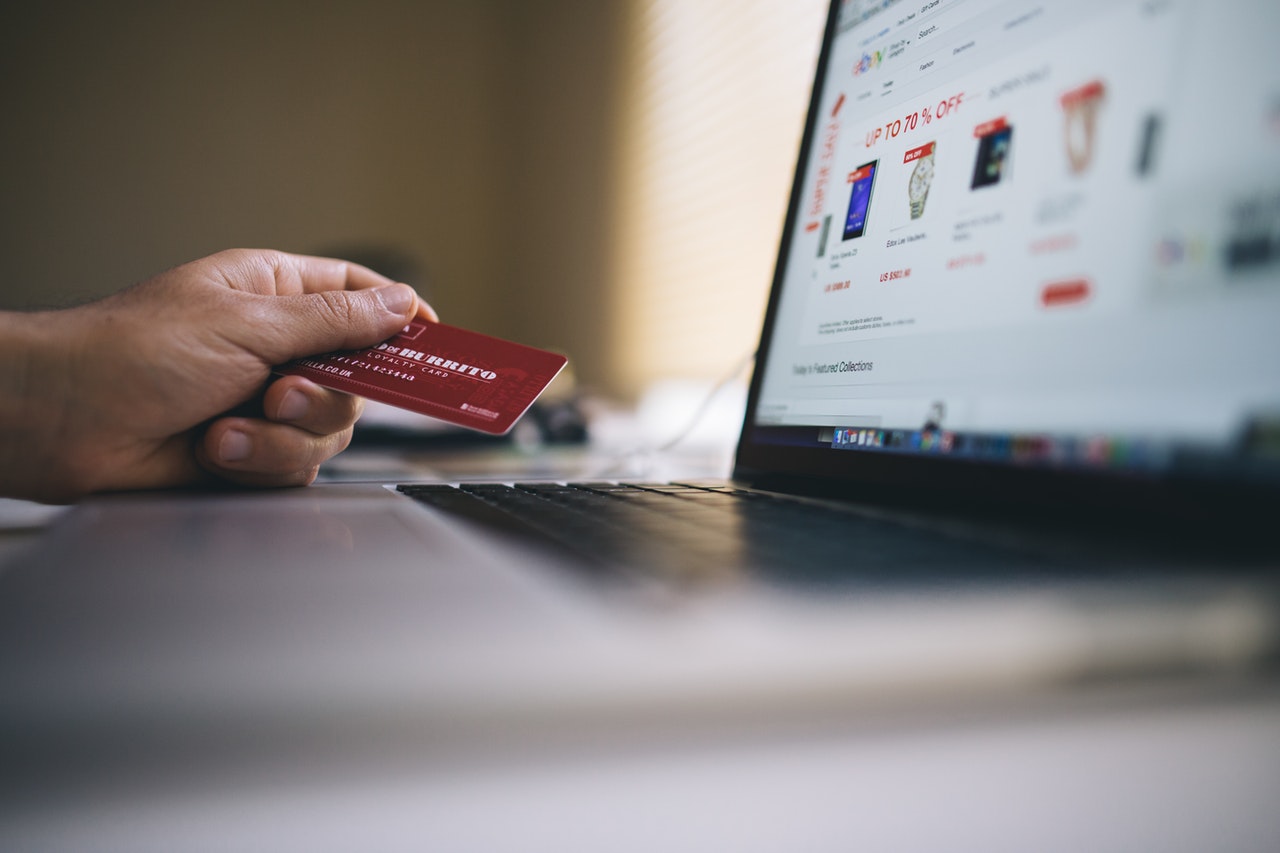8 Pros and Cons of Shopping Online vs Shopping in Stores - The Event ...